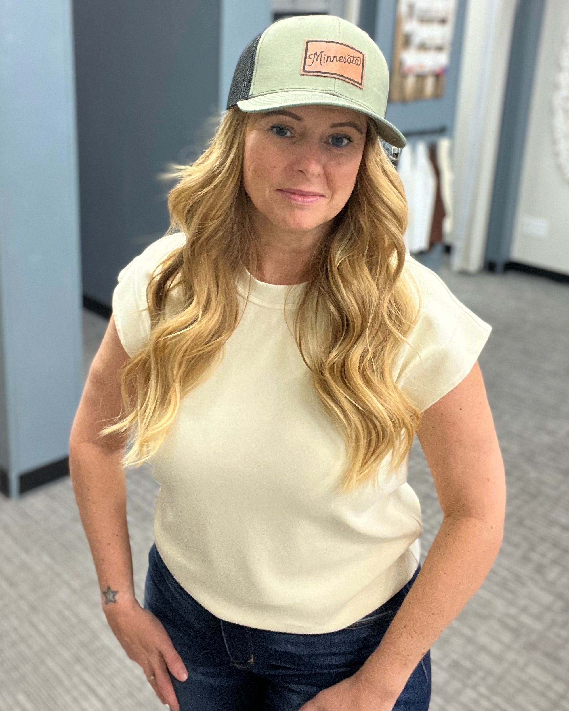 Bella Tee – Shop Chicks Co.